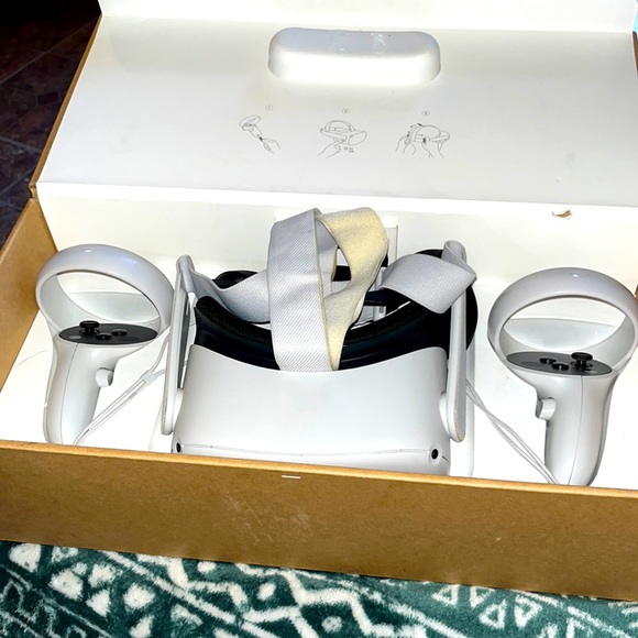Oculus | VR, AR & Accessories | Oculus Quest 2 Used For 3 Months Good ...